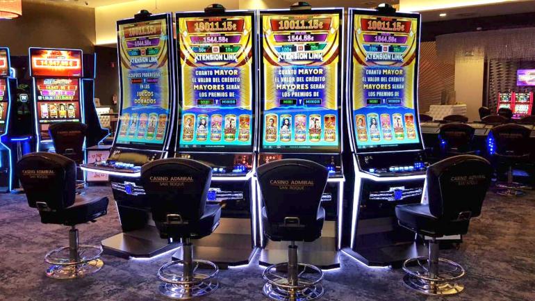 NOVOMATIC presenta el sofisticado mueble DIAMOND X con XTENSION LINK